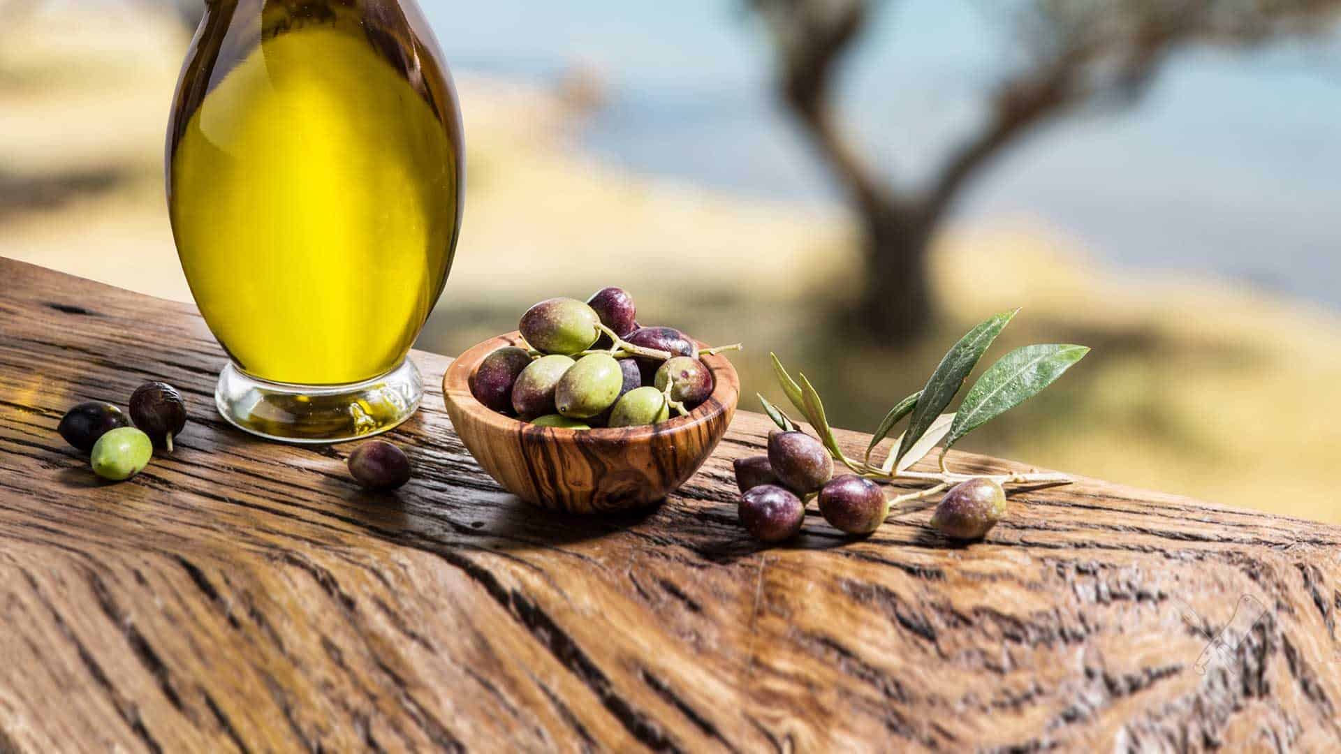 Ελαιόλαδα - Ελιές | Τα Καραμανλίδικα του Φάνη